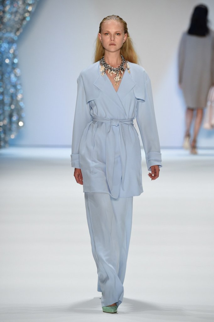 梅凯恩 Marc Cain 2015春夏系列时装发布秀 - London Spring 2015-天天时装-口袋里的时尚指南