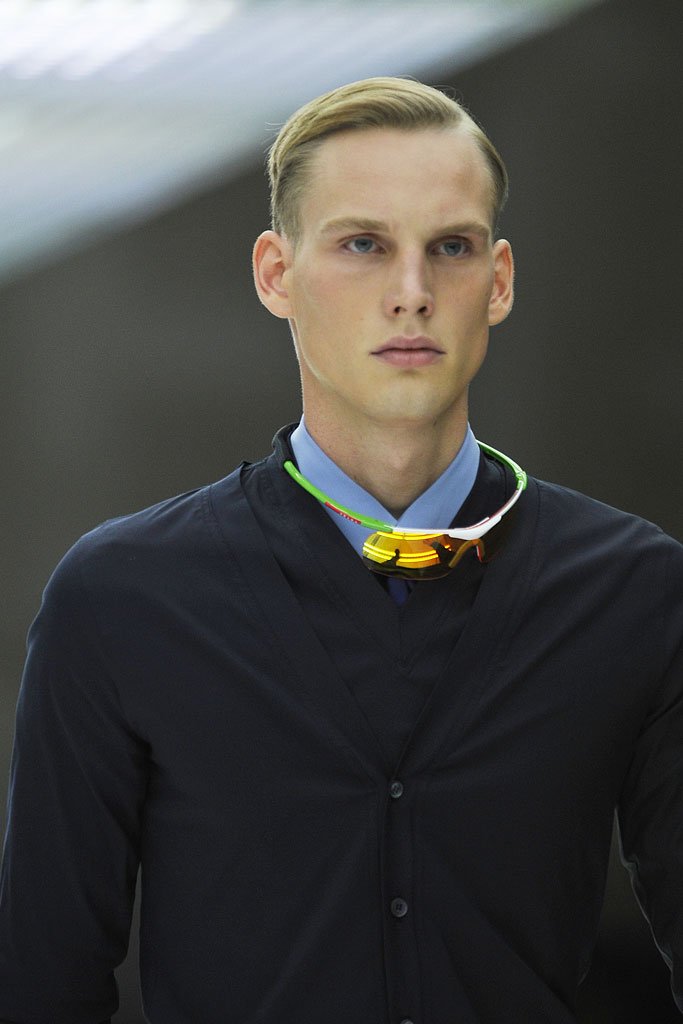 普拉达 Prada 2011春夏男装发布秀 - Milan Spring / Summer 2011 Men's-天天时装-口袋里的时尚指南