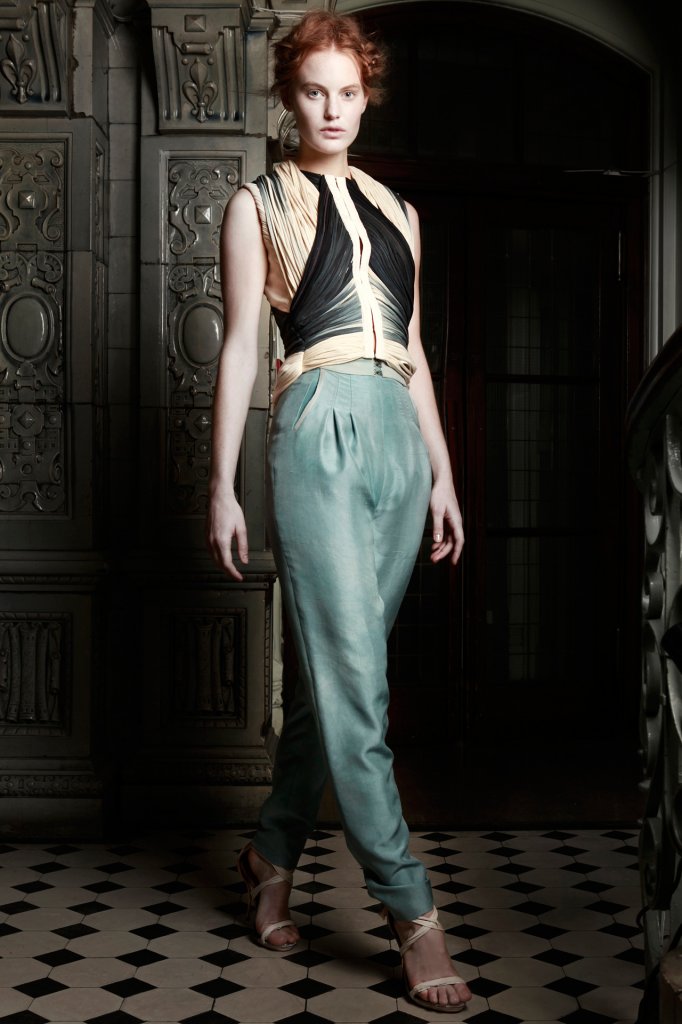 Felicity Brown 2012春夏高级成衣系列时装发布秀 — London Spring 2012-天天时装-口袋里的时尚指南