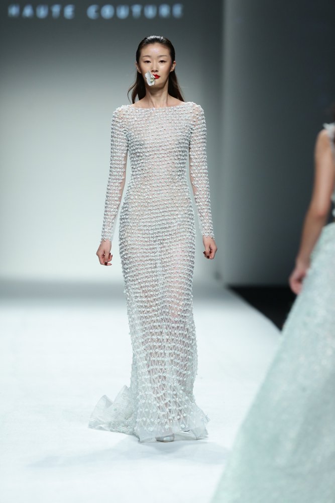 王锋 Wang Feng 2016春夏系列高级定制发布秀 - Shanghai Spring 2016-天天时装-口袋里的时尚指南