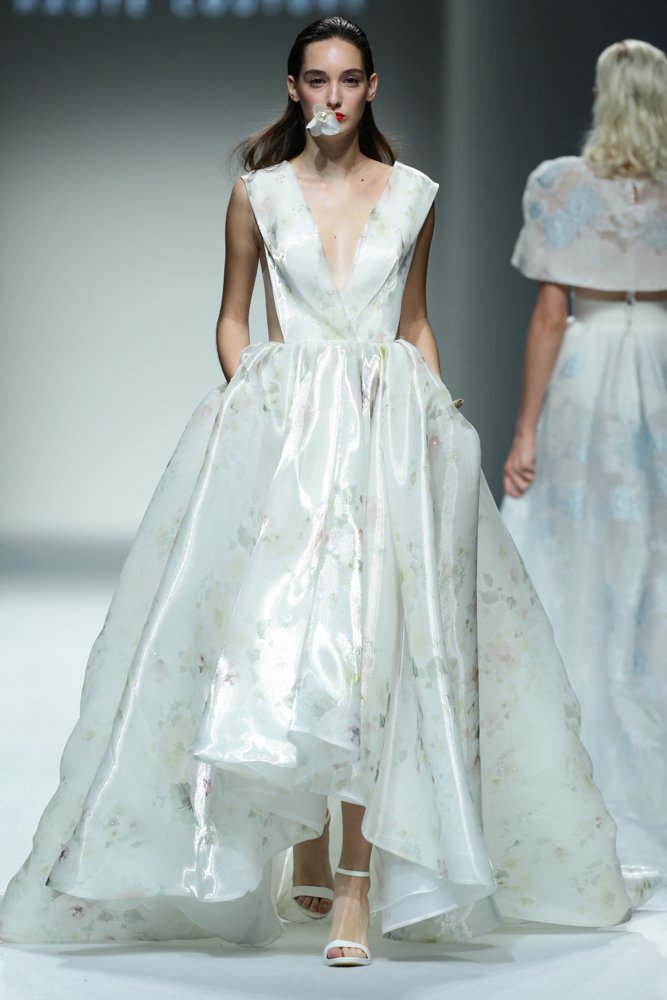 王锋 Wang Feng 2016春夏系列高级定制发布秀 - Shanghai Spring 2016-天天时装-口袋里的时尚指南