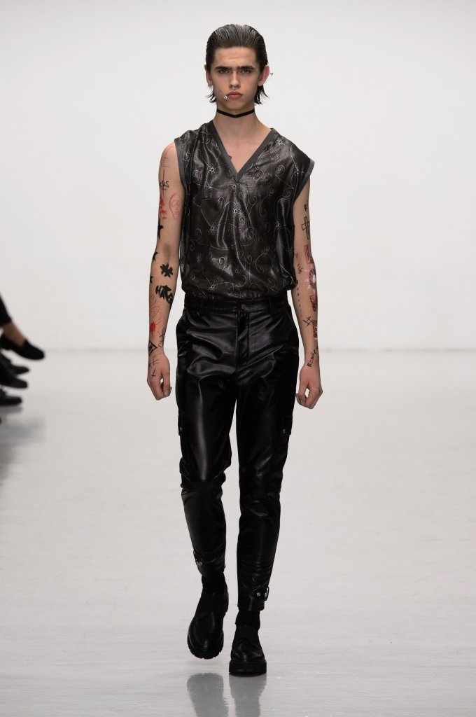 Sean Suen 2016/17秋冬男装发布秀 - London Fall 2016-天天时装-口袋里的时尚指南