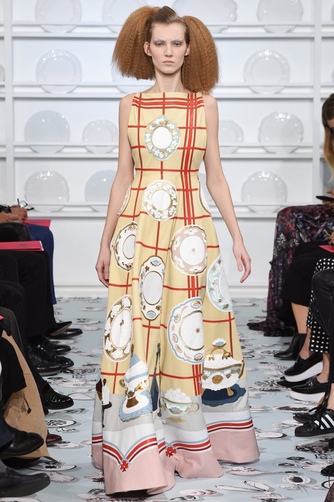 夏帕瑞丽 Schiaparelli 2016春夏高级定制发布秀－Couture Spring 2016-天天时装-口袋里的时尚指南