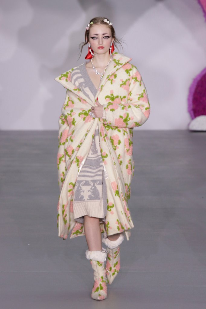 Ryan Lo 2016/17秋冬高级成衣发布秀 - London Fall 2016-天天时装-口袋里的时尚指南