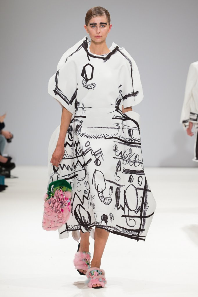 Edda Gimnes 2016/17秋冬高级成衣发布秀 - London Fall 2016-天天时装-口袋里的时尚指南