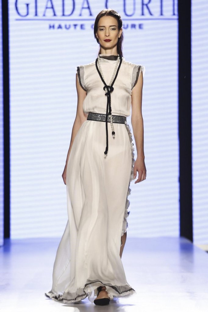 Giada Curti 2016/17秋冬高级成衣发布秀 - Dubai Fall 2016-天天时装-口袋里的时尚指南