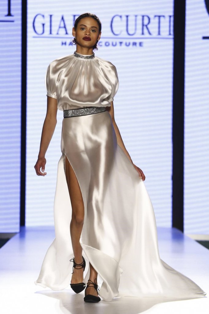 Giada Curti 2016/17秋冬高级成衣发布秀 - Dubai Fall 2016-天天时装-口袋里的时尚指南