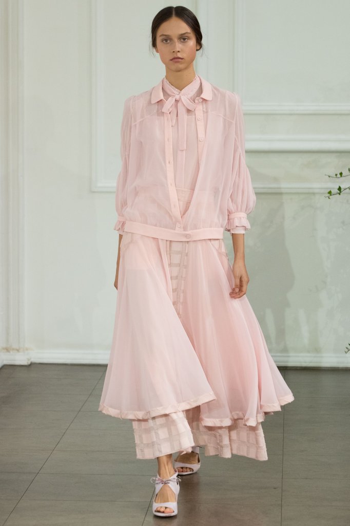 保拉·阿克苏 Bora Aksu 2017春夏高级成衣发布秀 - London Spring 2017-天天时装-口袋里的时尚指南