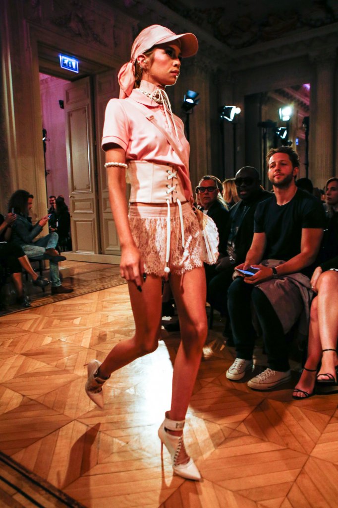 Fenty x Puma by Rihanna 2017春夏高级成衣发布秀 - Paris Spring 2017-天天时装-口袋里的时尚指南