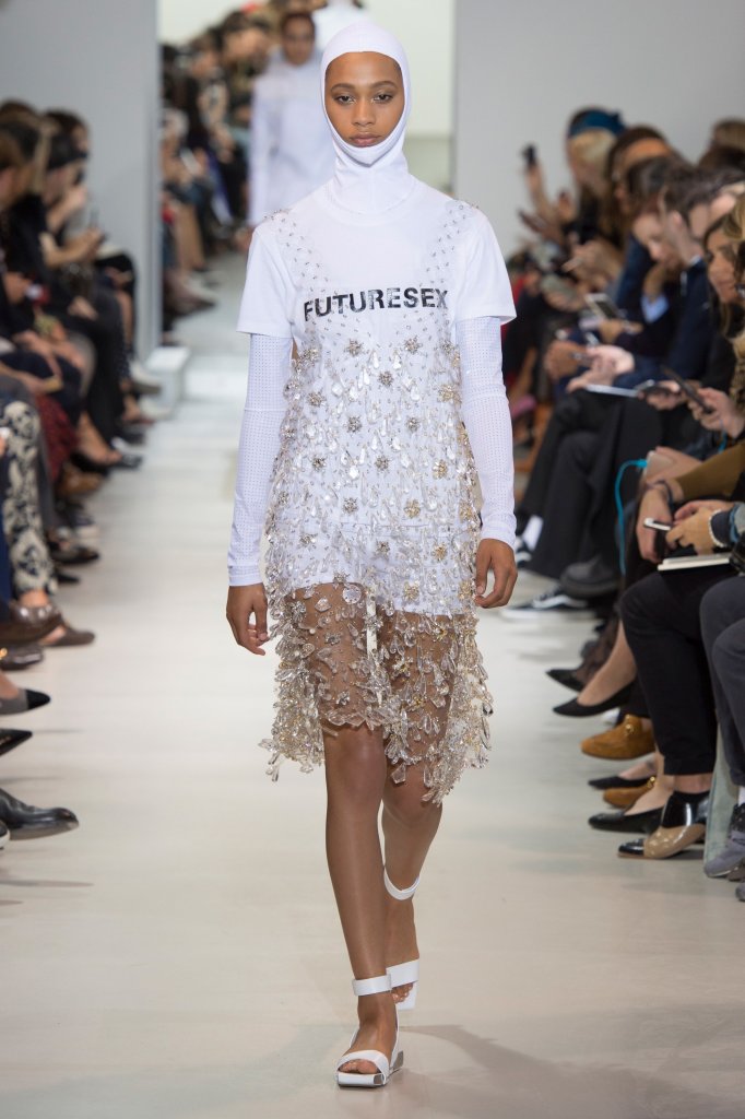 帕高 Paco Rabanne 2017春夏高级成衣发布秀 - Paris Spring 2017-天天时装-口袋里的时尚指南