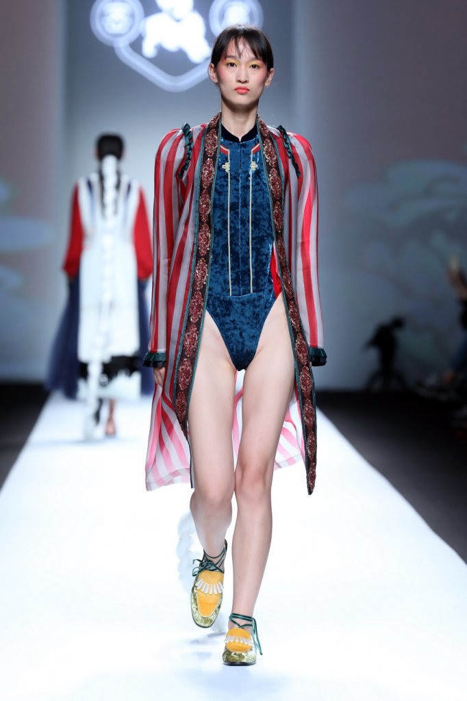 密扇 MUKZIN 2017春夏高级成衣发布秀 - Shanghai Spring 2017-天天时装-口袋里的时尚指南