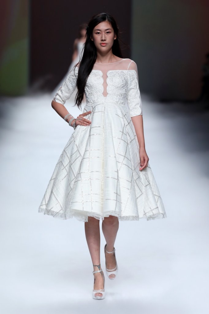 葛澜 Galatea 2017春夏高级成衣发布秀 - Shanghai Spring 2017-天天时装-口袋里的时尚指南