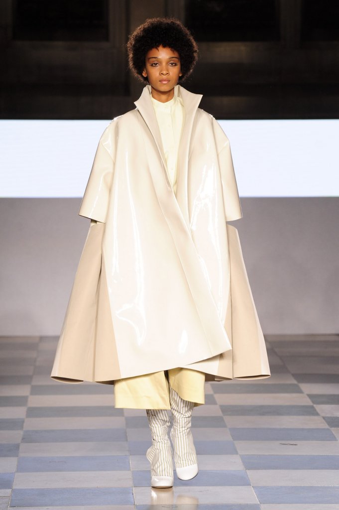 London College of Fashion 2017/18秋冬高级成衣发布秀 - London Fall 2017-天天时装-口袋里的时尚指南