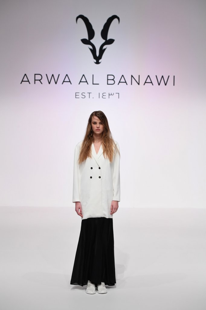 Arwa Al Banawi 2017/18秋冬高级成衣发布秀 - Dubai Fall 2017-天天时装-口袋里的时尚指南