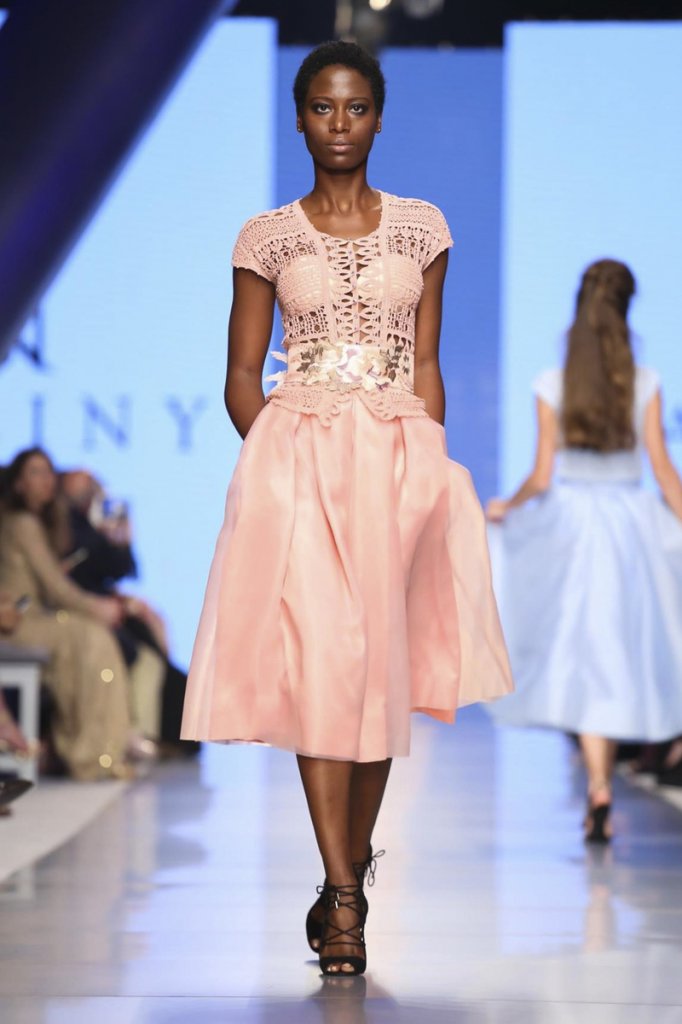 Malliny 2017/18秋冬高级成衣发布秀 - Dubai Fall 2017-天天时装-口袋里的时尚指南