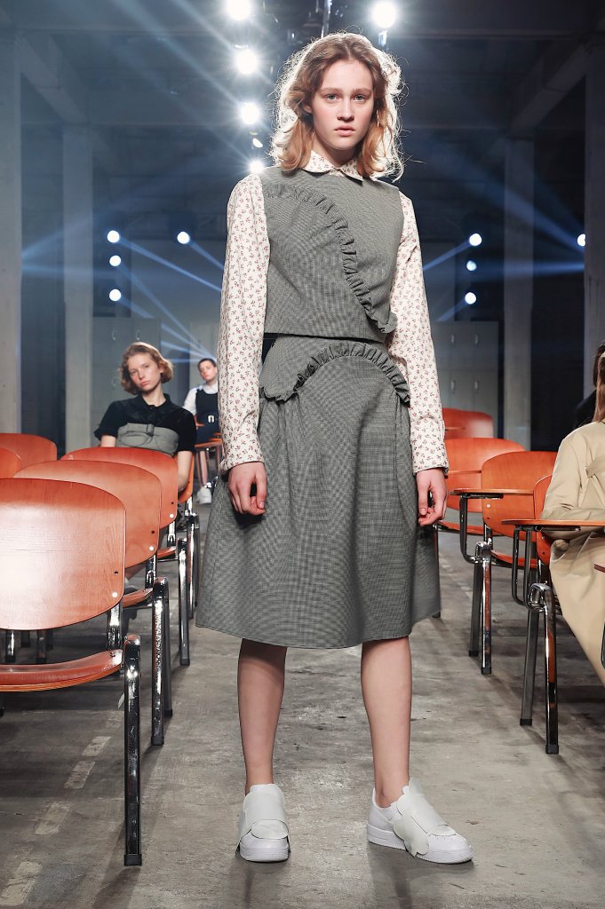 Shu Shu/Tong 2017/18秋冬高级成衣发布秀 - Shanghai Fall 2017-天天时装-口袋里的时尚指南