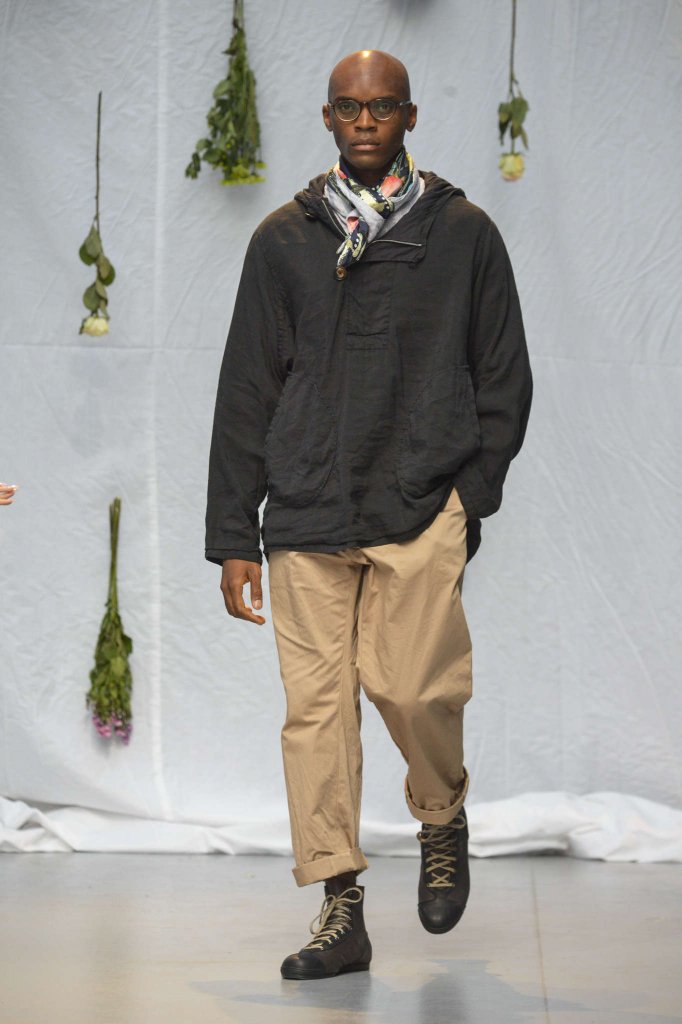 Geoffrey B. Small 2018春夏男装发布秀 - Paris Spring 2018-天天时装-口袋里的时尚指南