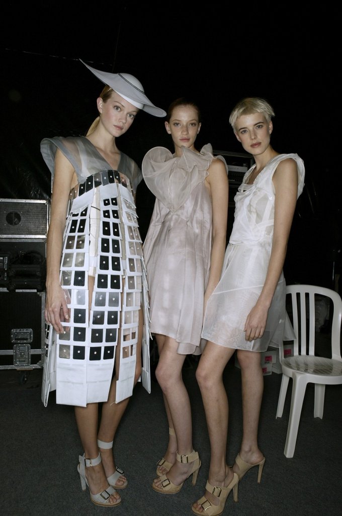 候塞因·卡拉扬 Hussein Chalayan 2007春夏高级成衣发布秀(后台妆容) - Paris Spring 2007-天天时装 ...