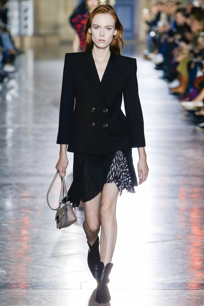 纪梵希 Givenchy 2018春夏高级成衣发布秀 - Paris Spring 2018-天天时装-口袋里的时尚指南