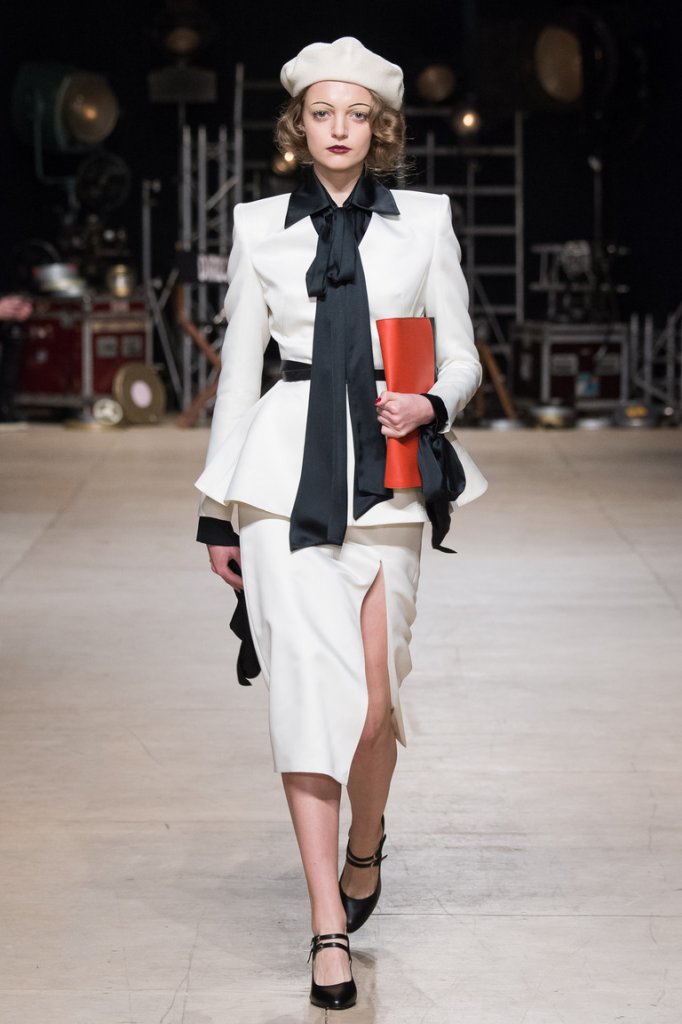 Ester Abner 2016/17秋冬高级成衣发布秀 - Moscow Fall 2016-天天时装-口袋里的时尚指南