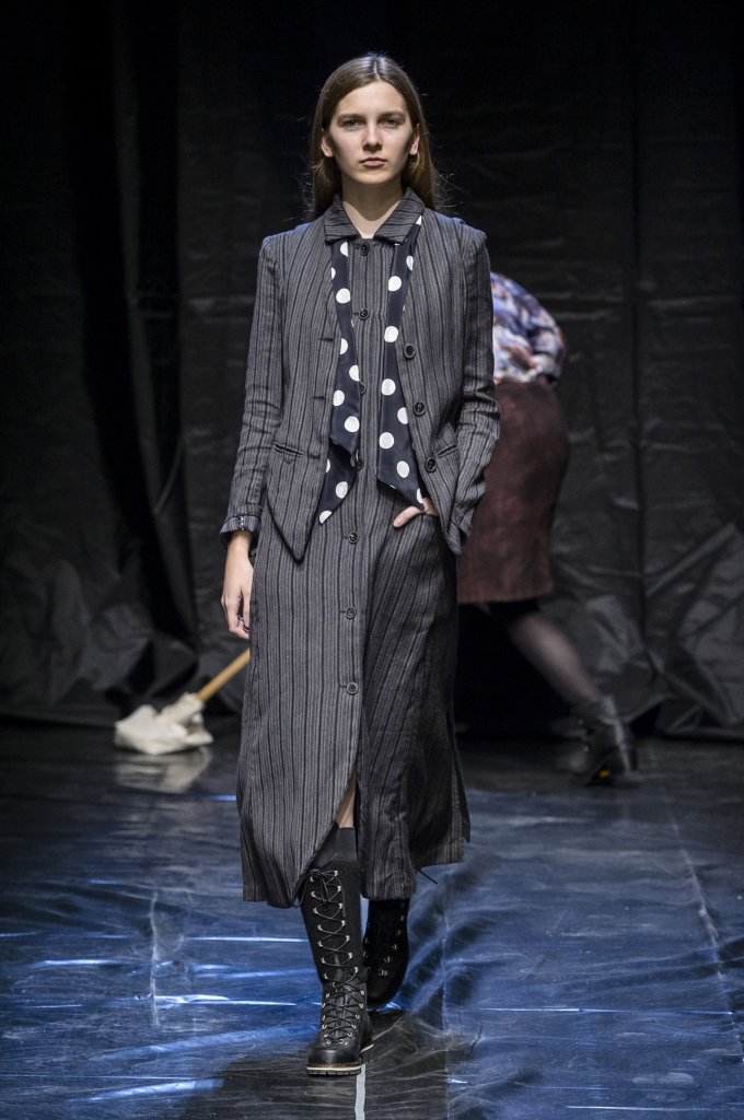 Geoffrey B. Small 2018/19秋冬高级成衣发布秀 - Paris Fall 2018-天天时装-口袋里的时尚指南