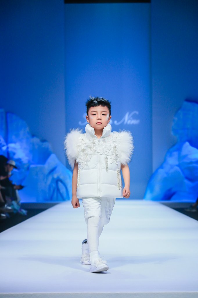 Flower Nine · 孙娜&宋颺 2018/19秋冬童装发布秀 - Beijing Fall 2018-天天时装-口袋里的时尚指南