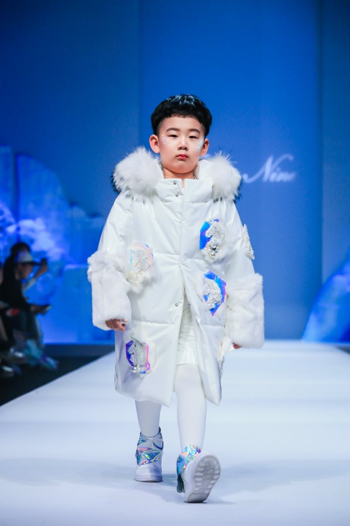 Flower Nine · 孙娜&宋颺 2018/19秋冬童装发布秀 - Beijing Fall 2018-天天时装-口袋里的时尚指南