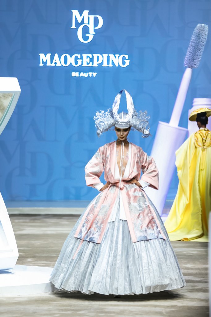 毛戈平 MAOGEPING 彩妆造型趋势发布会 - Beijing Fall 2018-天天时装-口袋里的时尚指南