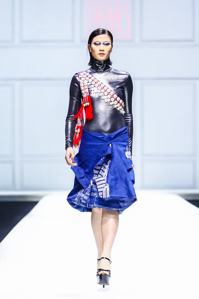 干士·成昊 2018/19秋冬高级成衣发布秀 - Beijing Fall 2018-天天时装-口袋里的时尚指南