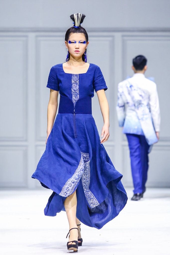 干士·成昊 2018/19秋冬高级成衣发布秀 - Beijing Fall 2018-天天时装-口袋里的时尚指南