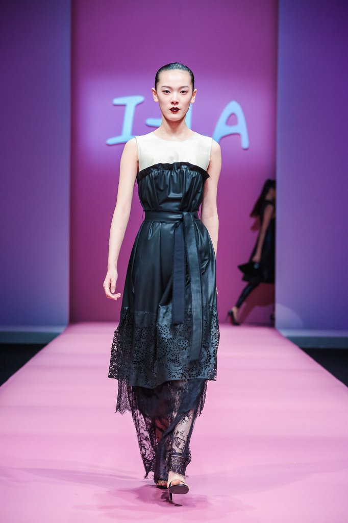 I-LA·李迎 2018/19秋冬高级成衣发布秀 - Beijing Fall 2018-天天时装-口袋里的时尚指南