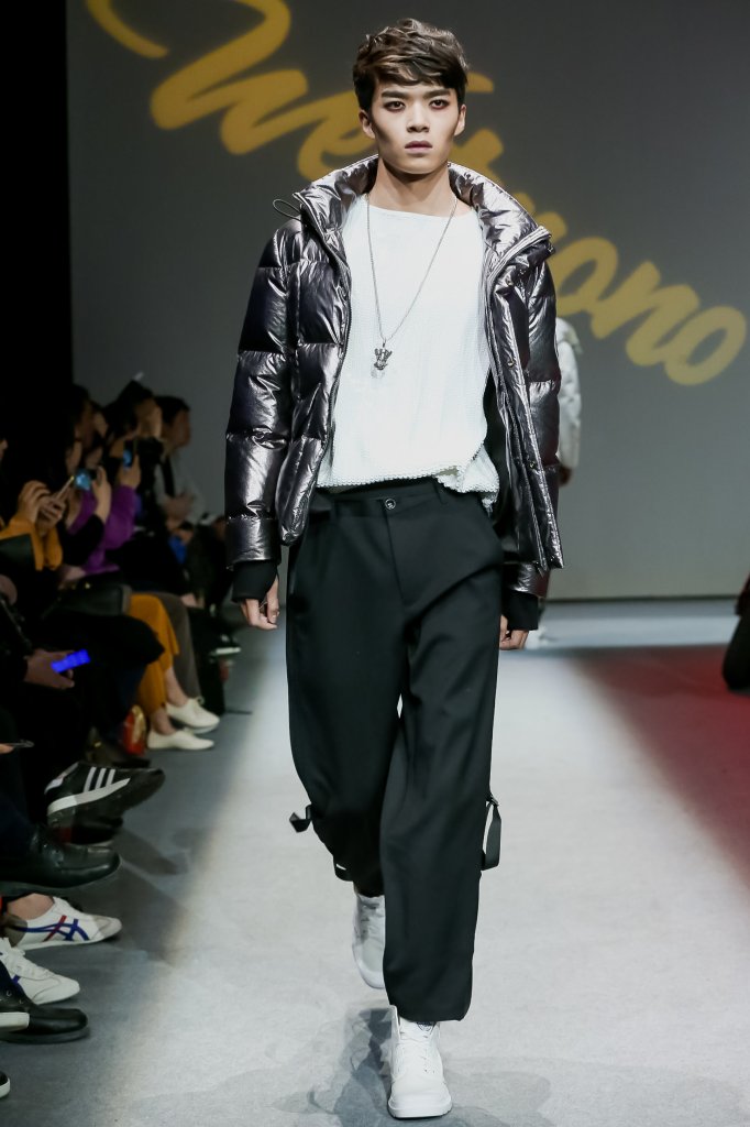 莫闻 · 化高峰 2018/19秋冬男装发布秀 - Beijing Fall 2018-天天时装-口袋里的时尚指南