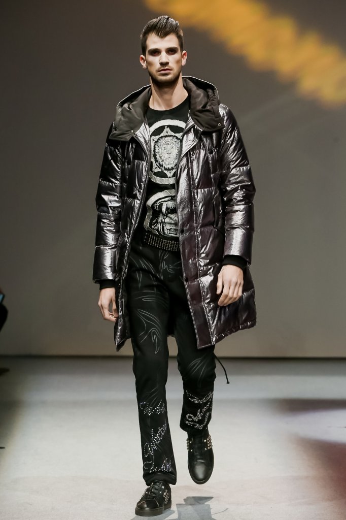 莫闻 · 化高峰 2018/19秋冬男装发布秀 - Beijing Fall 2018-天天时装-口袋里的时尚指南