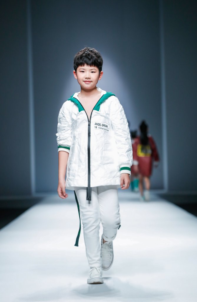 Sunhaitao · 孙海涛 2018/19秋冬童装发布秀 - Beijing Fall 2018-天天时装-口袋里的时尚指南