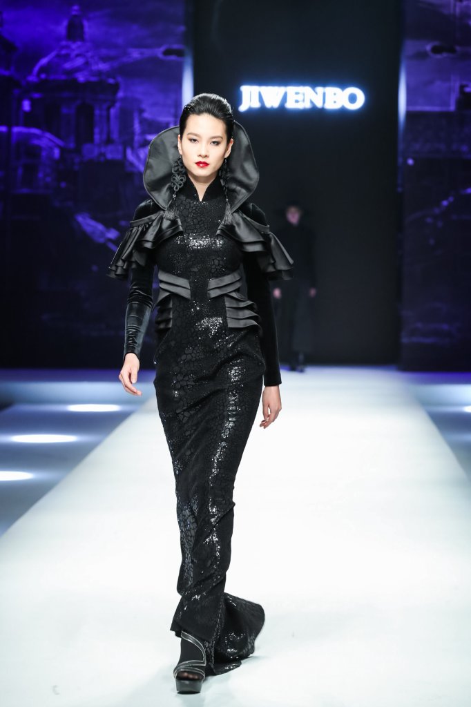 计文波 Ji Wenbo 2018/19秋冬高级成衣发布秀 - Beijing Fall 2018-天天时装-口袋里的时尚指南