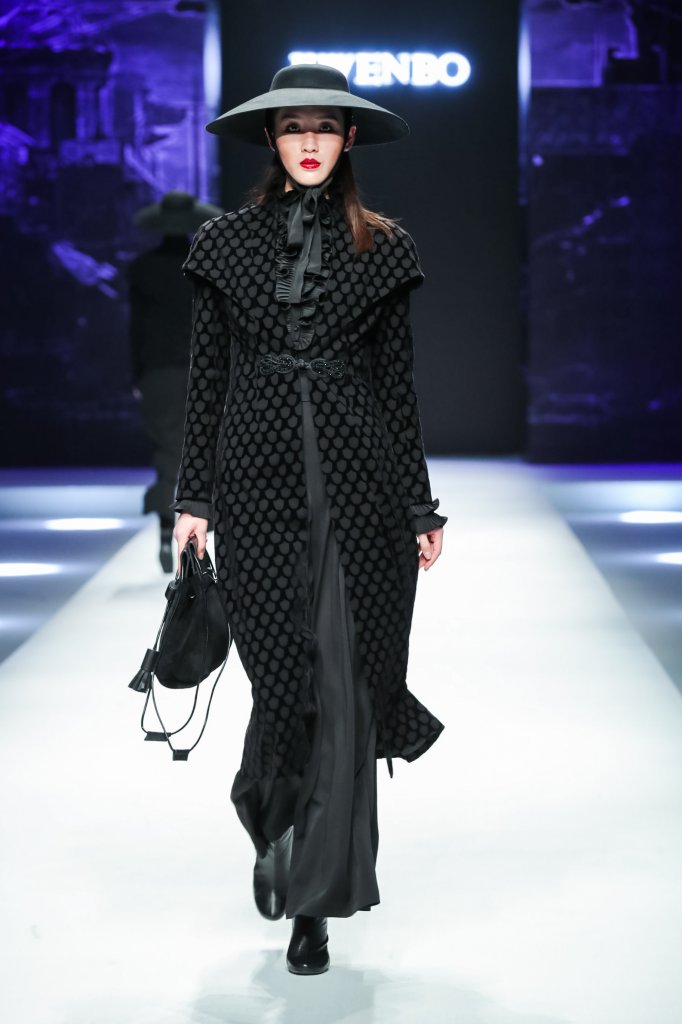 计文波 Ji Wenbo 2018/19秋冬高级成衣发布秀 - Beijing Fall 2018-天天时装-口袋里的时尚指南