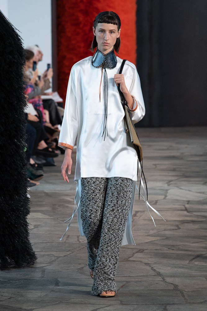 罗意威 Loewe 2019春夏高级成衣发布秀 - Paris Spring 2019-天天时装-口袋里的时尚指南