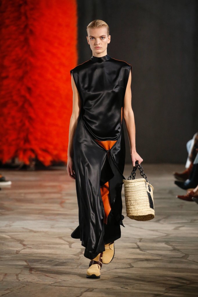 罗意威 Loewe 2019春夏高级成衣发布秀 - Paris Spring 2019-天天时装-口袋里的时尚指南