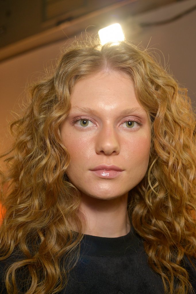 Amir Slama 2019/20秋冬泳装发布秀(后台妆容) - Sao Paulo Fall 2019(N46)-天天时装-口袋里的时尚指南