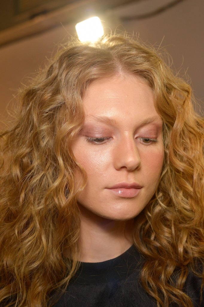 Amir Slama 2019/20秋冬泳装发布秀(后台妆容) - Sao Paulo Fall 2019(N46)-天天时装-口袋里的时尚指南