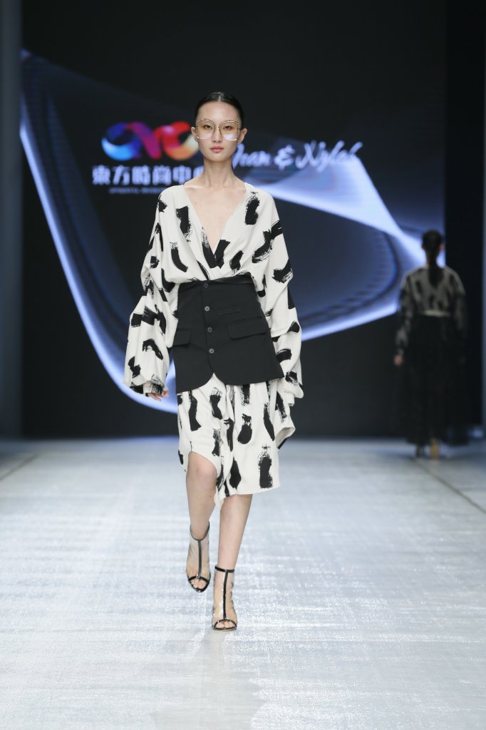 东方时尚中心×Jean＆Nylah·杨晶晶 2019春夏高级成衣发布秀 - Beijing Spring 2019-天天时装-口袋里的时尚指南