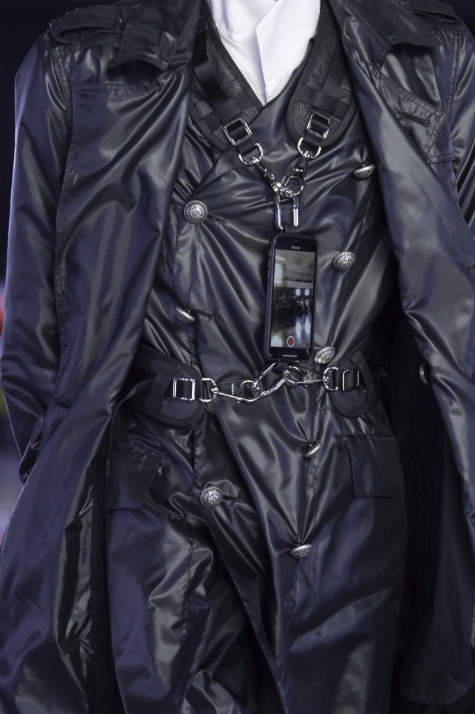 巴尔曼 Balmain Homme 2019/20秋冬男装发布秀(细节) - Paris Fall 2019-天天时装-口袋里的时尚指南
