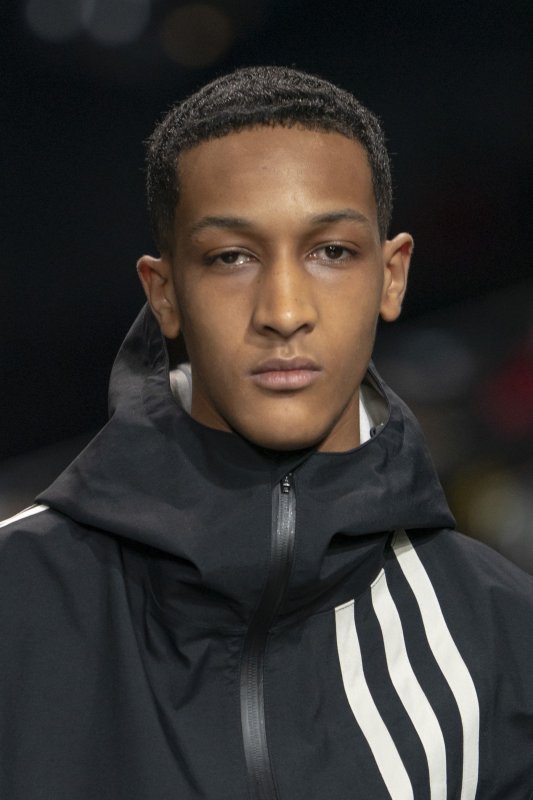 【Y-3 Y-3】Y-3-Y-3时装作品图片-天天时装-口袋里的时尚指南