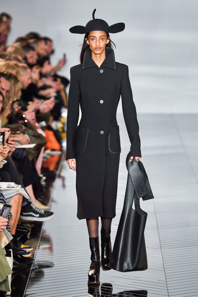 罗意威 Loewe 2019/20秋冬高级成衣秀 - Paris Fall 2019-天天时装-口袋里的时尚指南