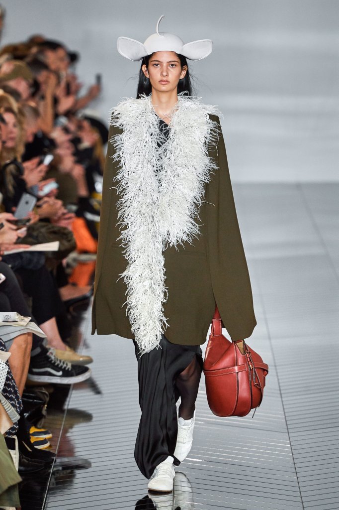 罗意威 Loewe 2019/20秋冬高级成衣秀 - Paris Fall 2019-天天时装-口袋里的时尚指南