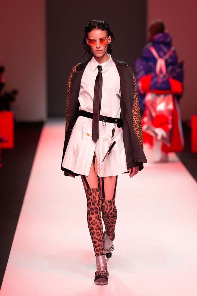 Devil Beauty 2019/20秋冬高级成衣秀 - Shanghai Fall 2019-天天时装-口袋里的时尚指南