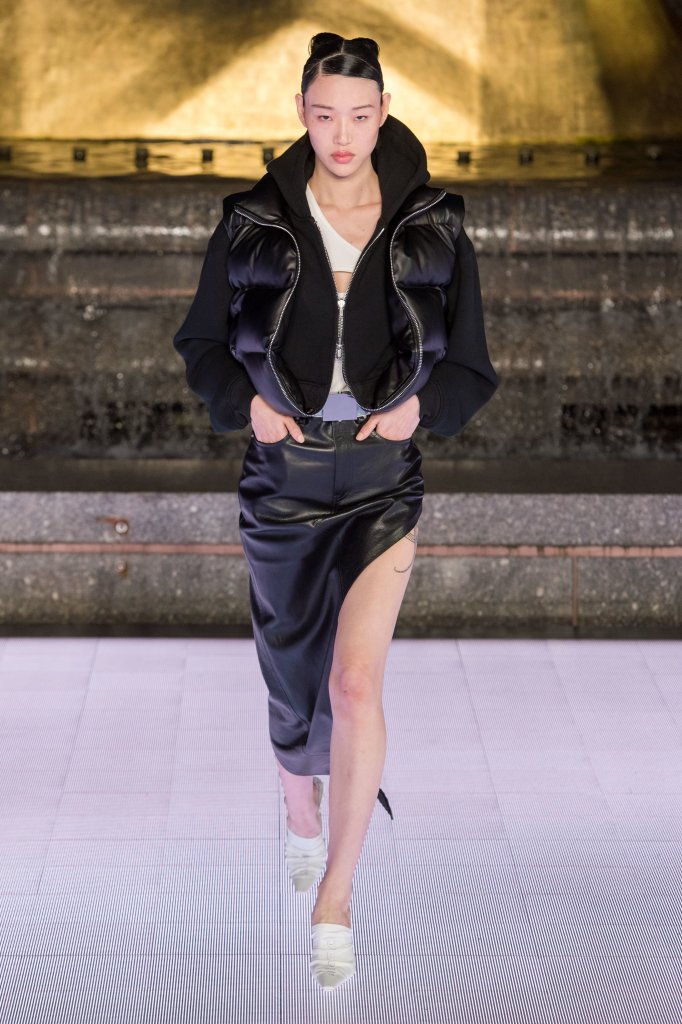 亚历山大·王 Alexander Wang 2020春夏高级成衣发布秀 - New York Spring 2020 - 天天时装-口袋里的时尚指南