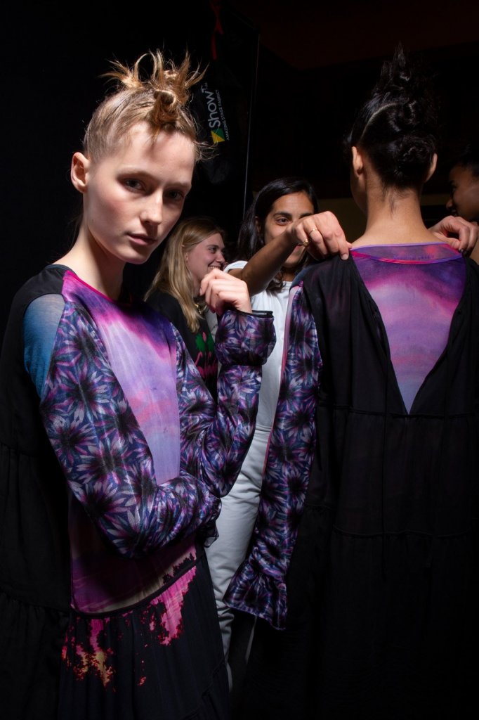 Beautiful People 2020春夏高级成衣秀(后台妆容) - Paris Spring 2020-天天时装-口袋里的时尚指南