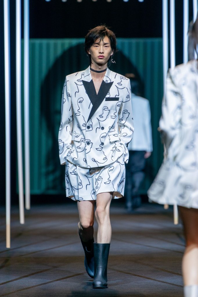 YE'S by YESIR 2020春夏高级成衣秀 - Shanghai Spring 2020-天天时装-口袋里的时尚指南