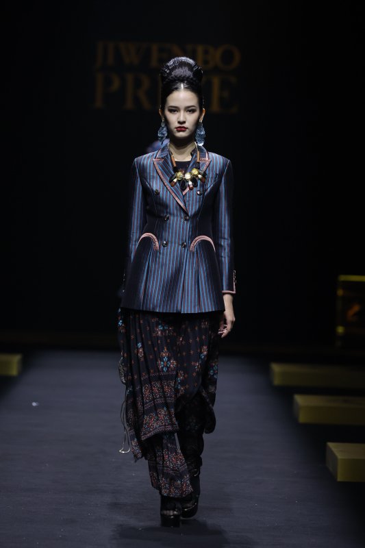 【计文波 Ji Wenbo】计文波-Ji Wenbo时装作品图片-天天时装-口袋里的时尚指南